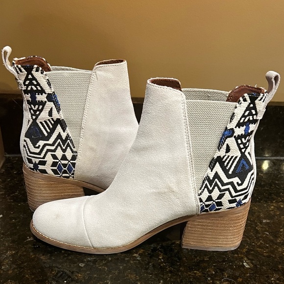 Toms | Shoes | Toms Everly Boot In Light Suede | Poshmark